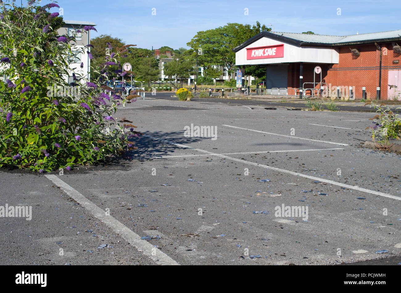 Empty carpark uk hi-res stock photography and images - Alamy