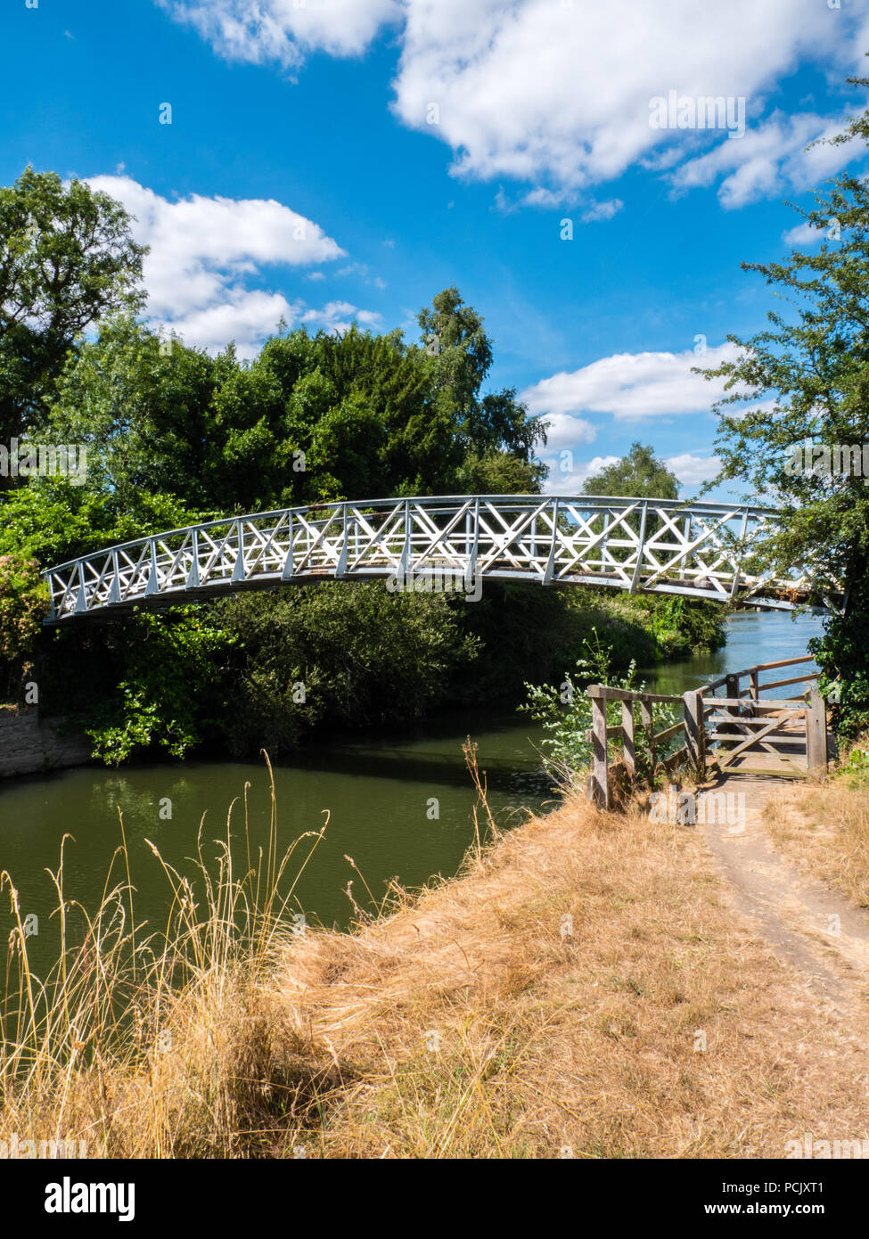 Footbridge at Days Lock, River Thames, Oxfordshire, England, UK, GB ...