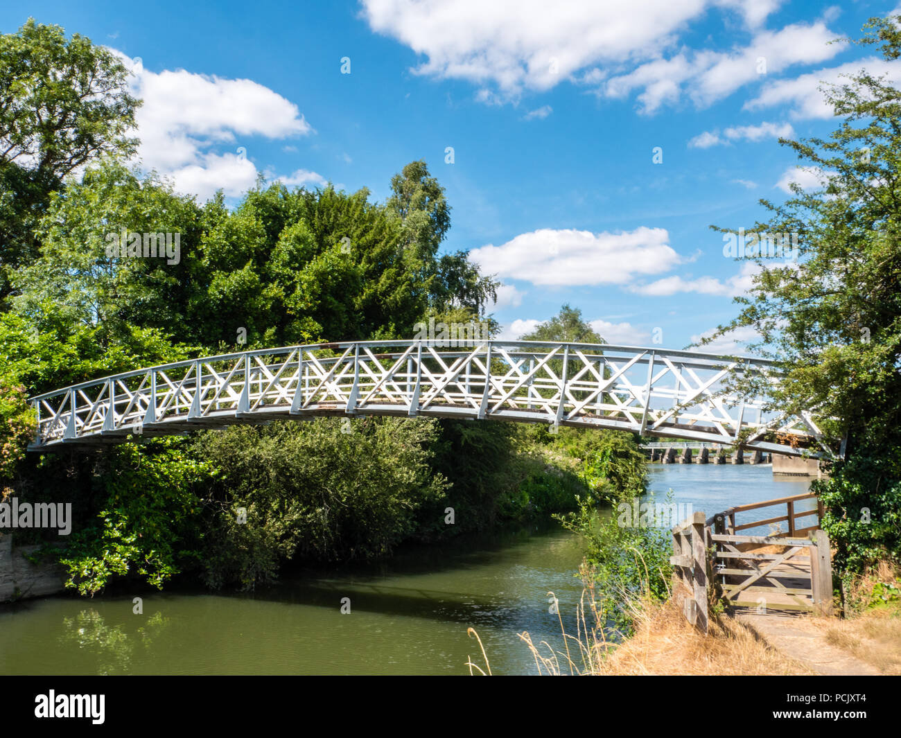Footbridge at Days Lock, River Thames, Oxfordshire, England, UK, GB ...