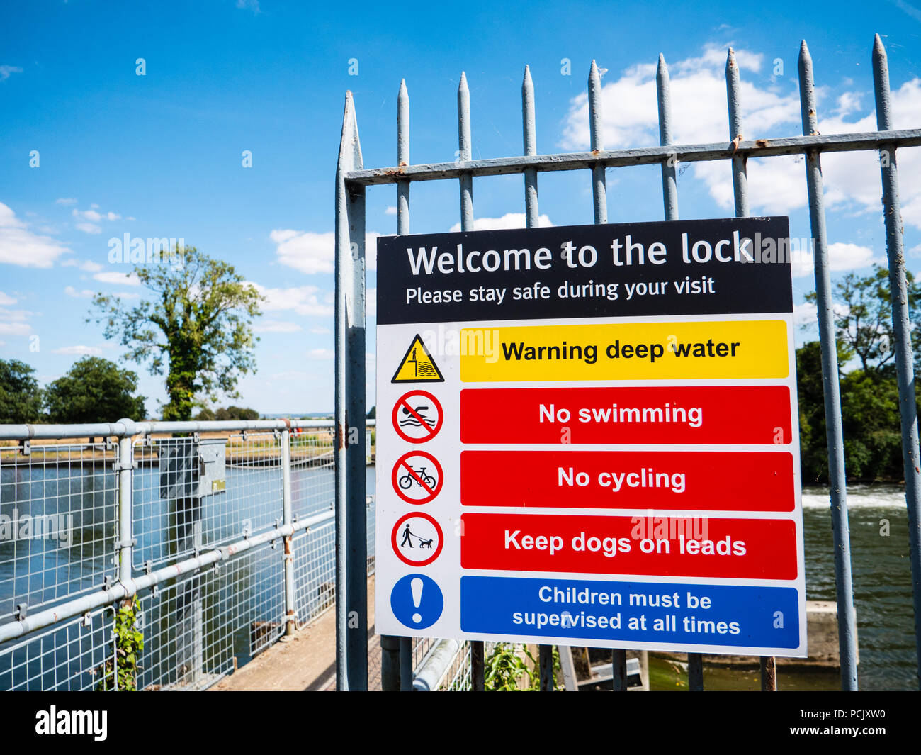 Warning Sign, Days Lock, Lock and Wier, River Thames, nr Dorchester on ...
