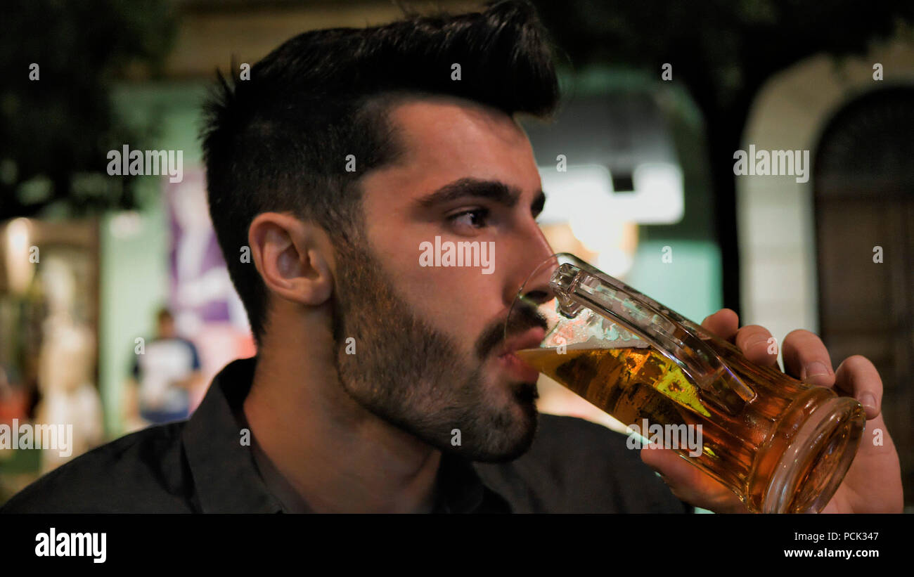 Night out drinking hi-res stock photography and images - Alamy