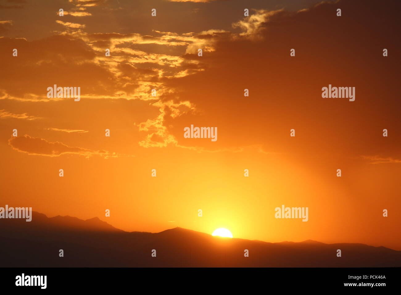 Sunrise and sunset views hi-res stock photography and images - Alamy