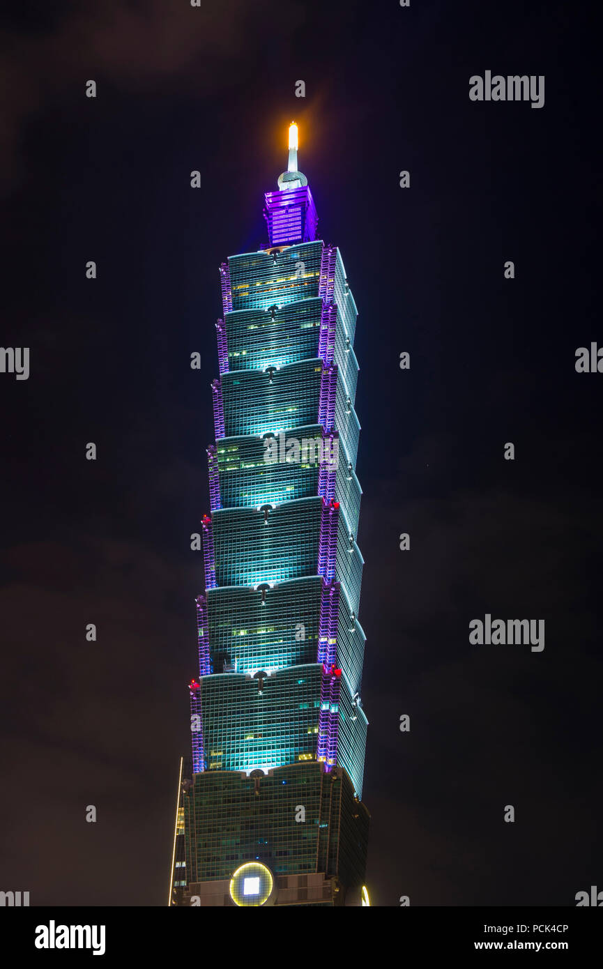 The Taipei 101 building at night Stock Photo - Alamy