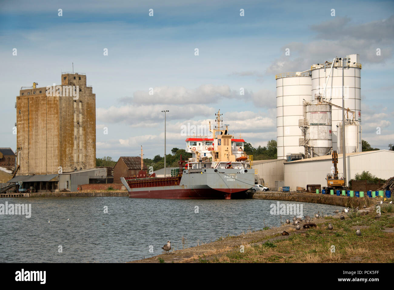 Gloucester docks sharpness canal river hi-res stock photography and ...