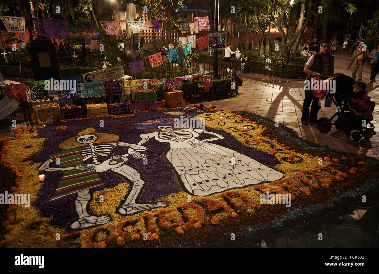 Mexico dead shrine hi-res stock photography and images - Alamy