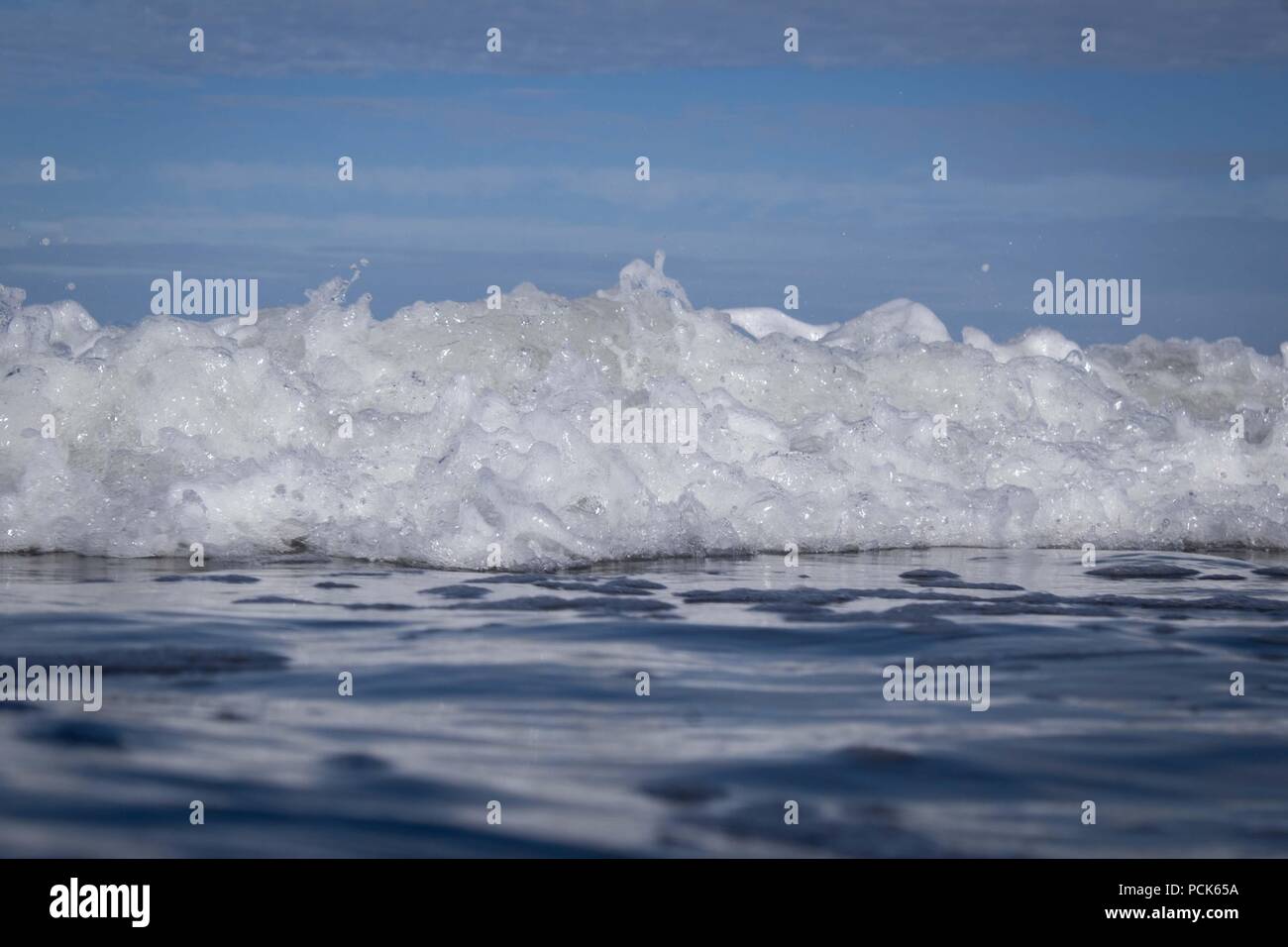 Wave coming hi-res stock photography and images - Alamy