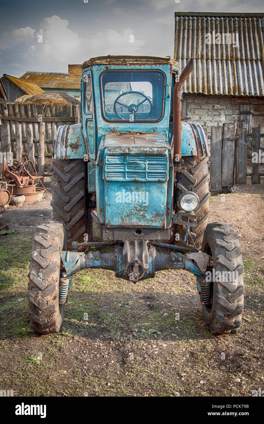 Old traktor hi-res stock photography and images - Alamy