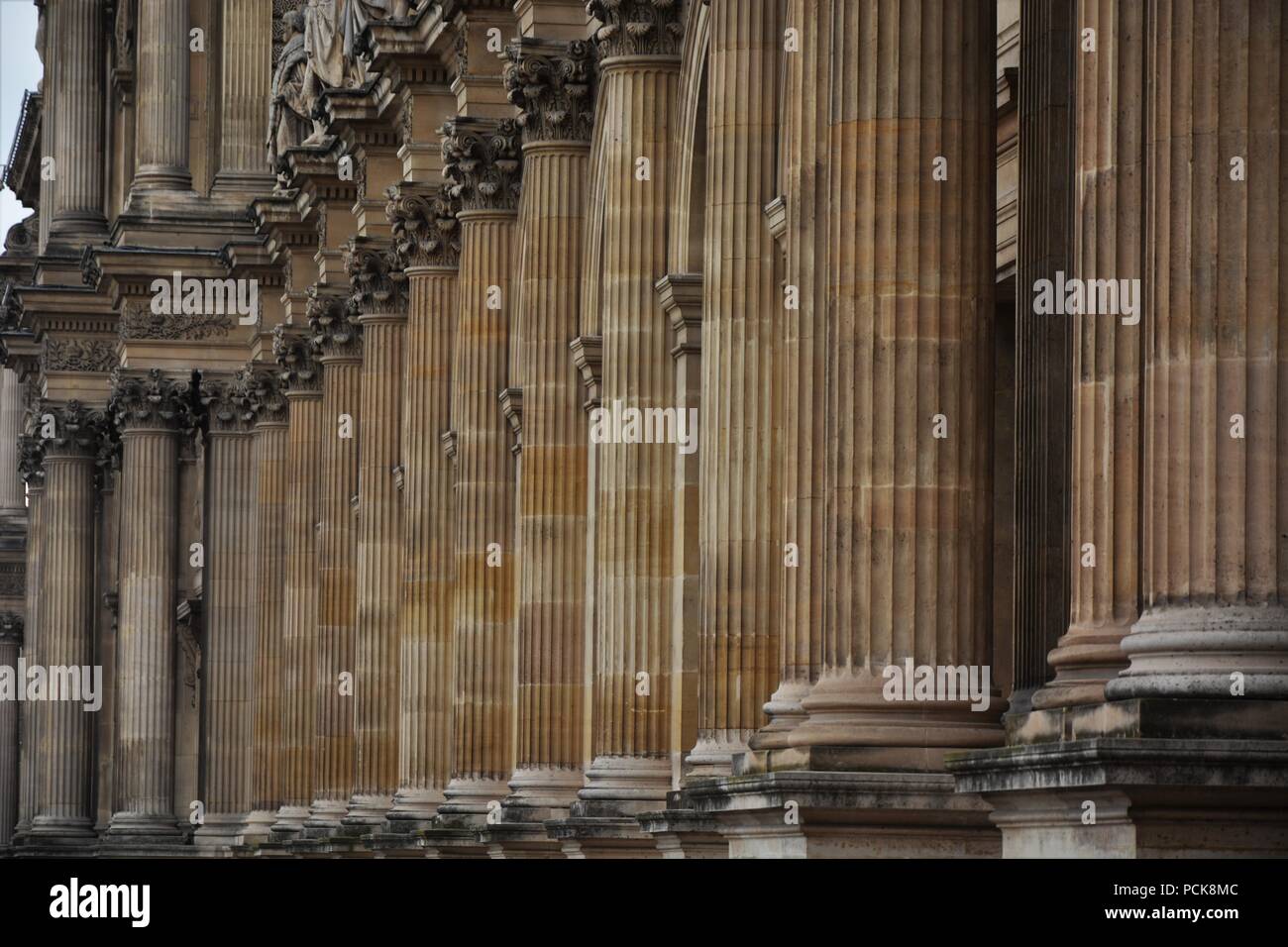 Louvre museum and louvre pyramid hi-res stock photography and images ...