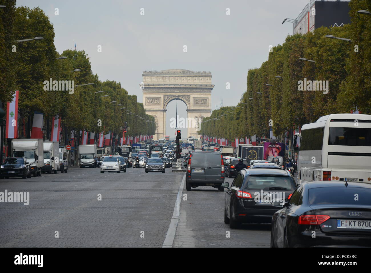 Paris champs elysees sunny hi-res stock photography and images - Alamy