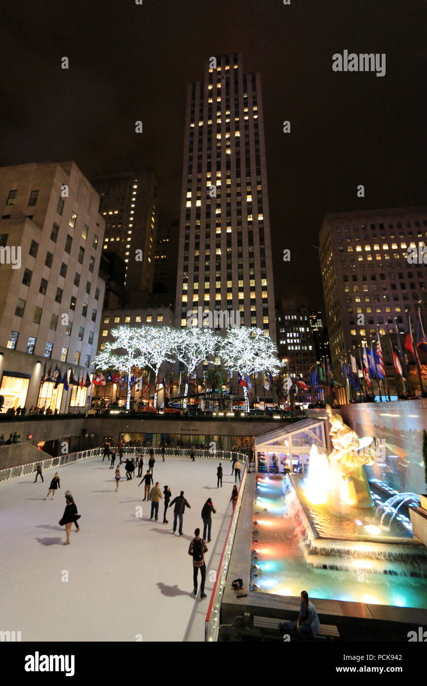 Rockefeller center skyscraper hi-res stock photography and images - Alamy