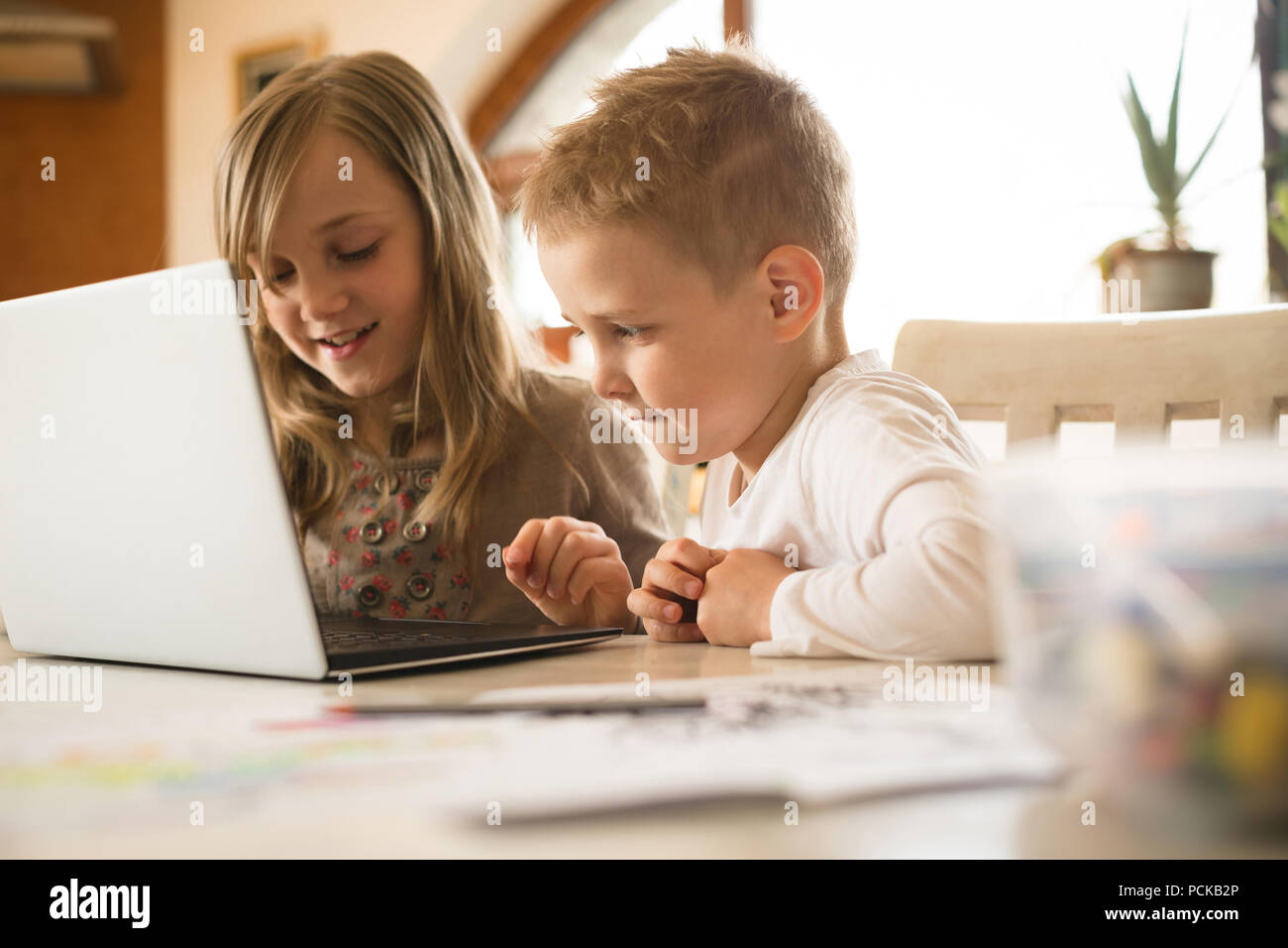Children with laptop hi-res stock photography and images - Alamy