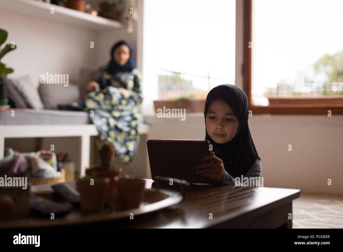 Islamic girl computer hi-res stock photography and images - Alamy