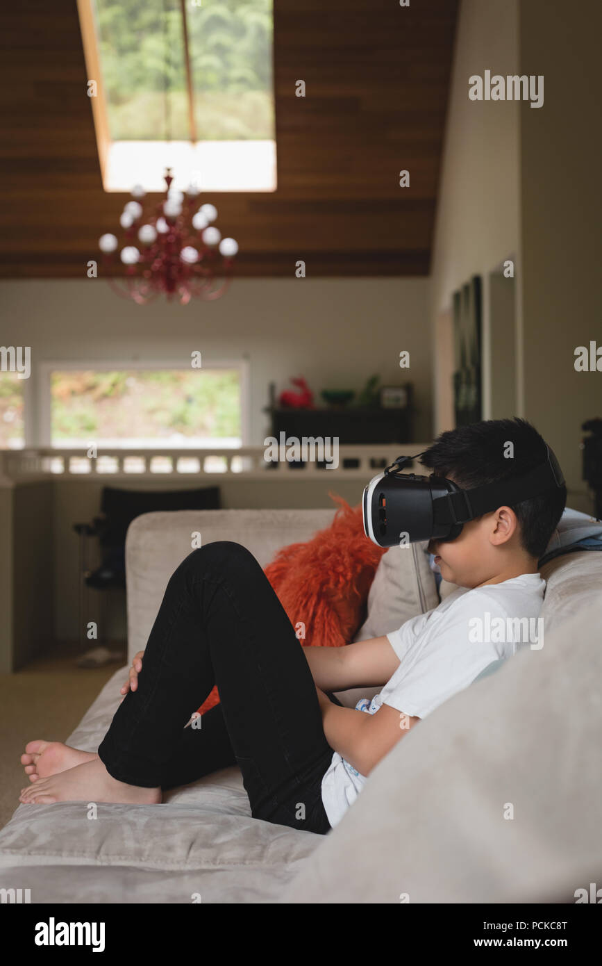 Boy in virtual reality device hi-res stock photography and images - Alamy
