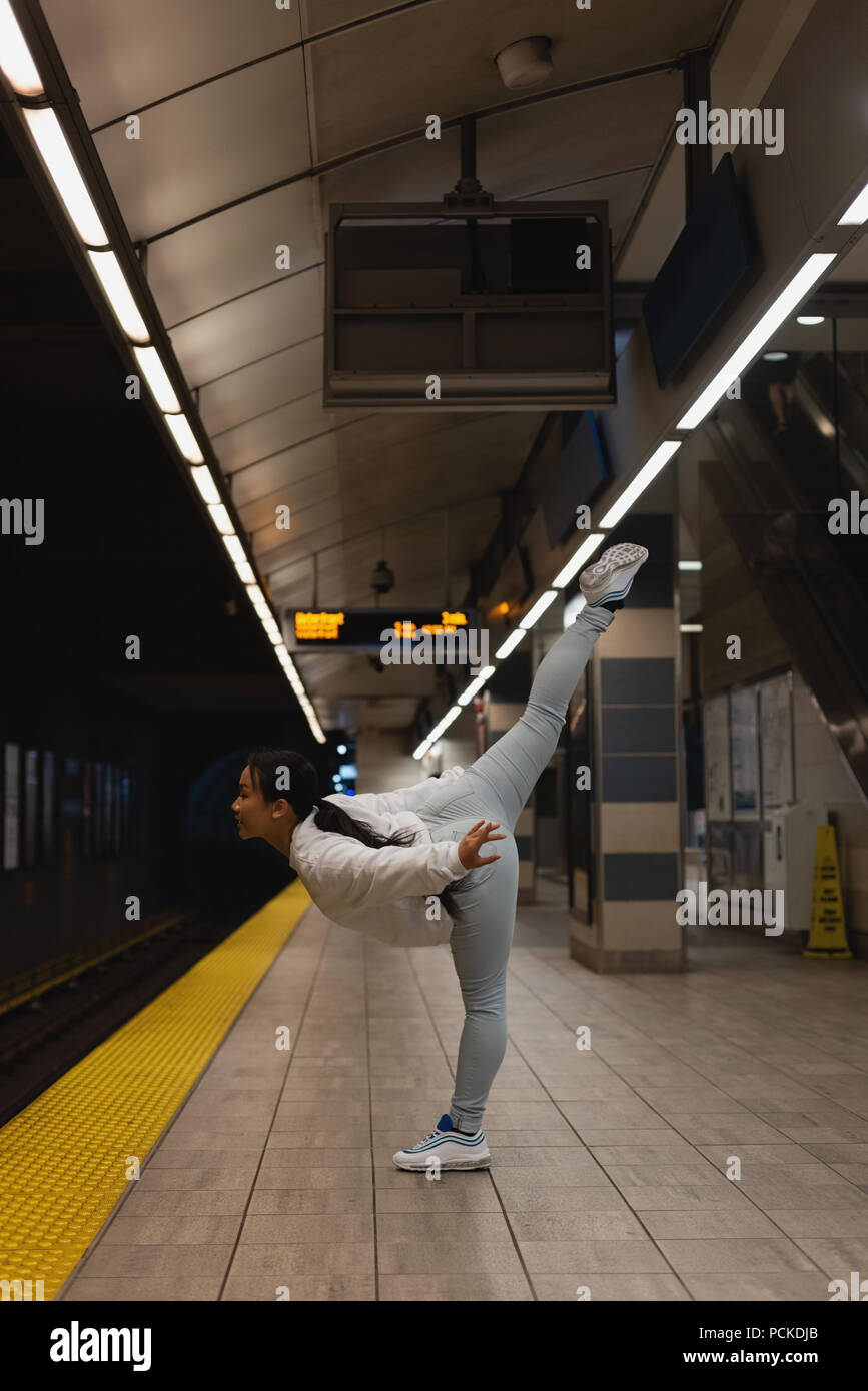 Dancing platform hi-res stock photography and images - Alamy