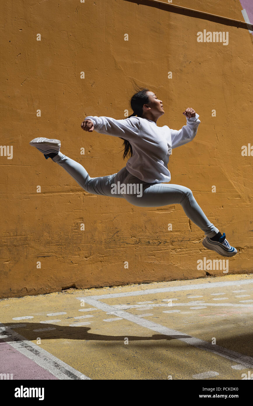 Street dancer hi-res stock photography and images - Alamy