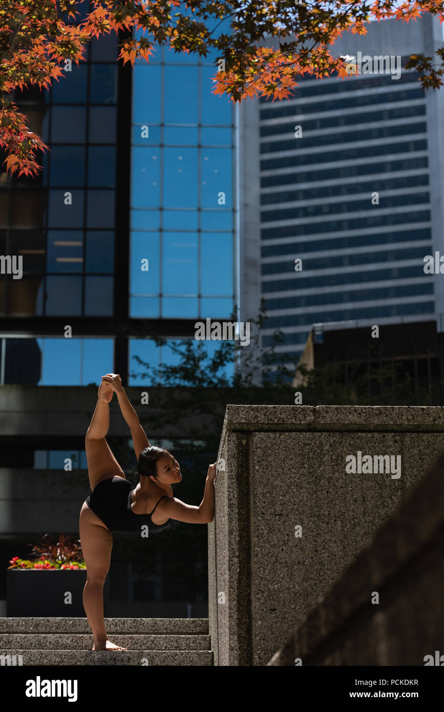 Practicing ballet steps hi-res stock photography and images - Alamy