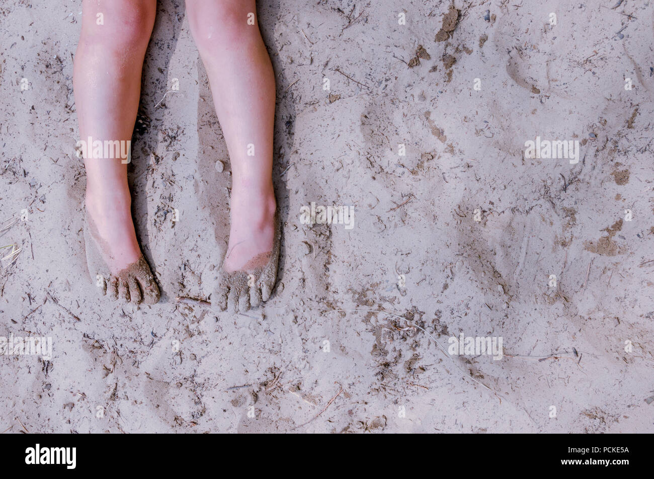 Child feet sand hi-res stock photography and images - Alamy