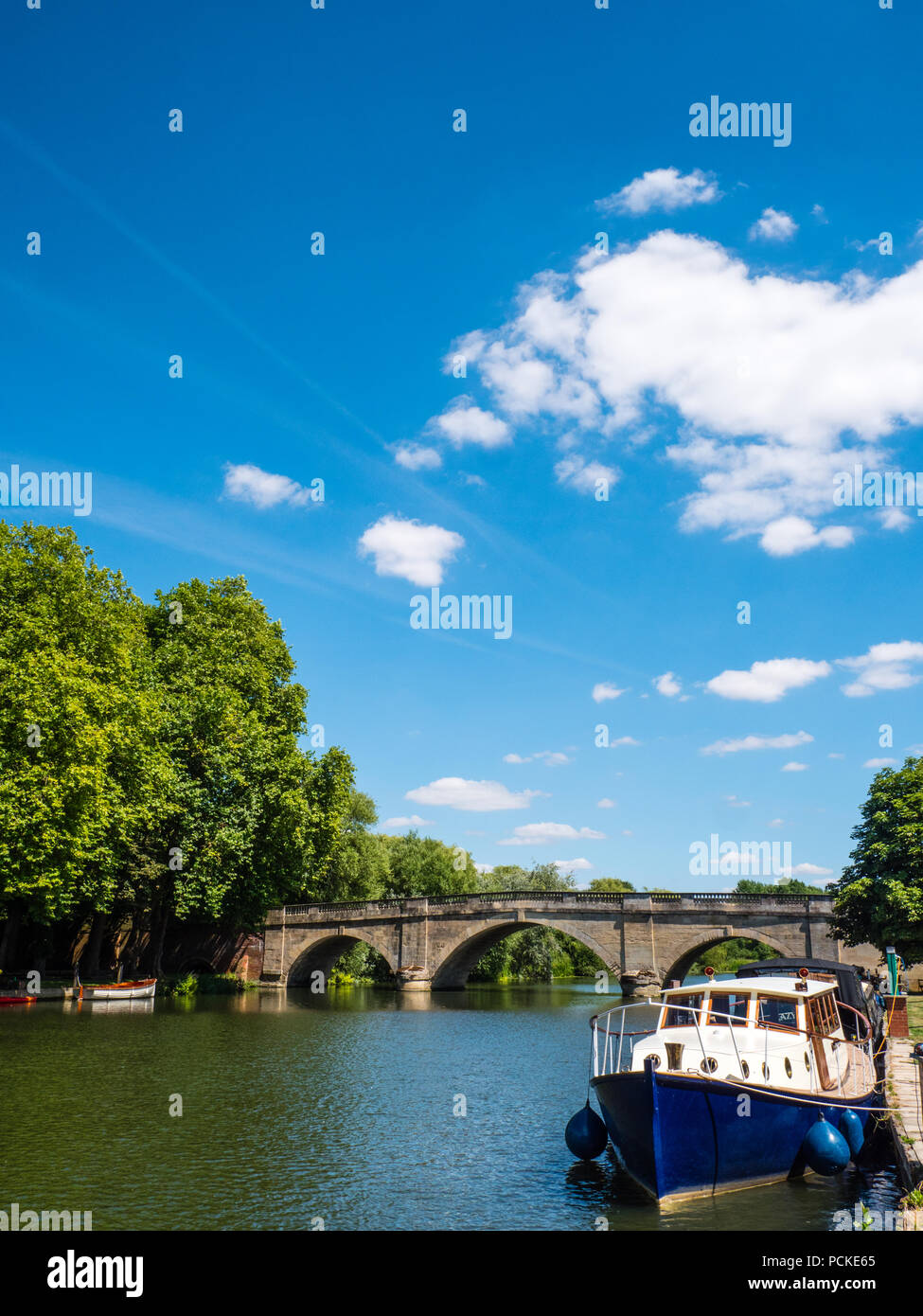 Shillingford bridge hi-res stock photography and images - Alamy