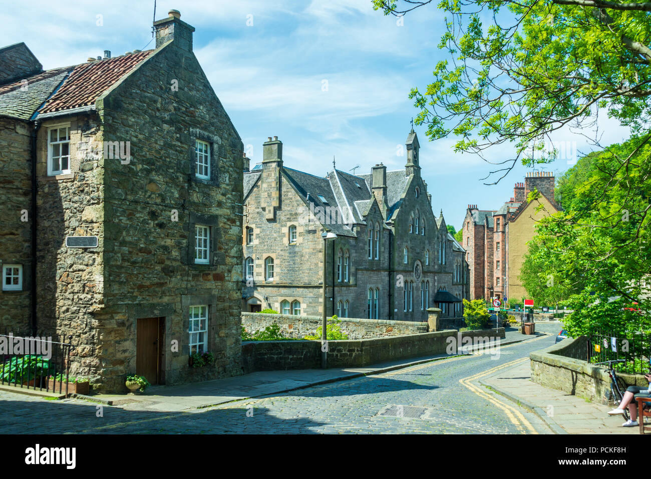 Edinburgh houses garden sky view hi-res stock photography and images ...