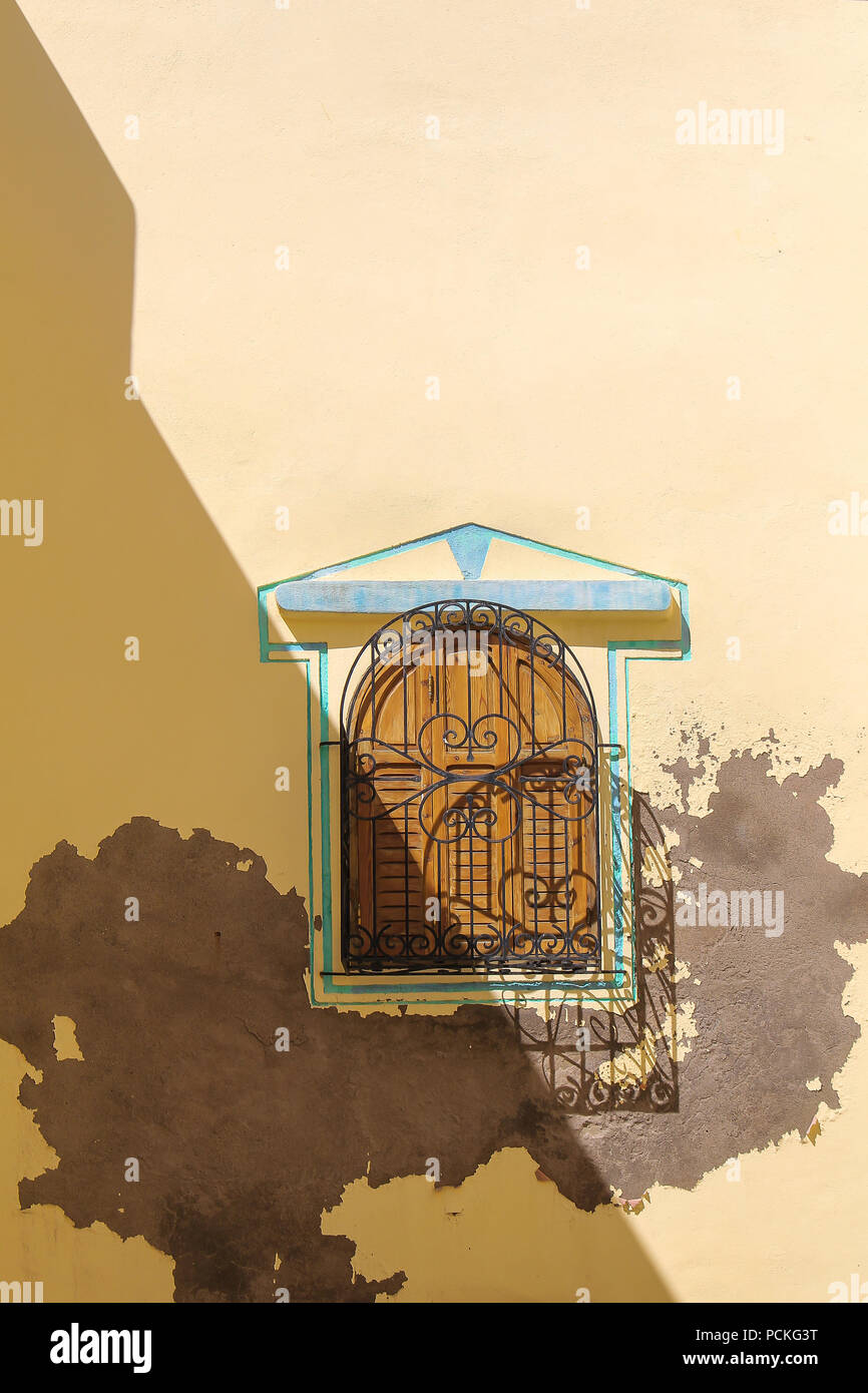 Moroccan shutter hi-res stock photography and images - Alamy