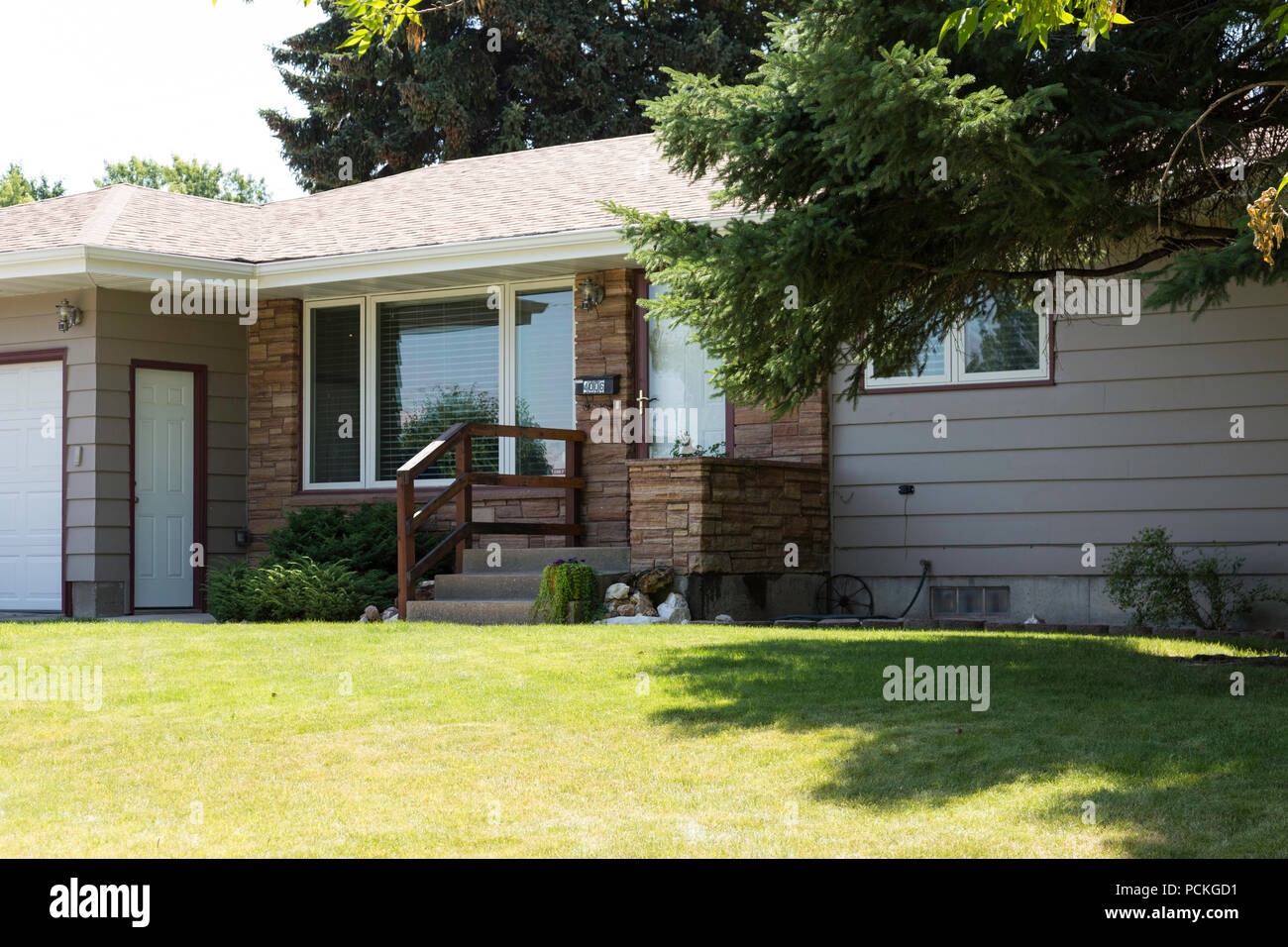 Us home roof hi-res stock photography and images - Alamy