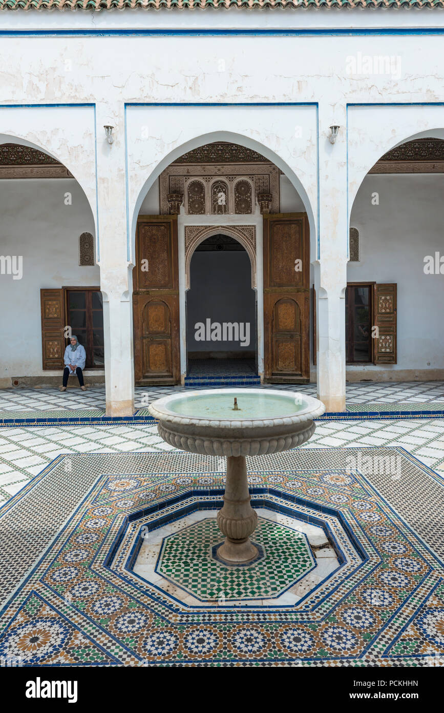 Courtyard with columns and fountain, Arabic ornamentation, Bahia Palace ...