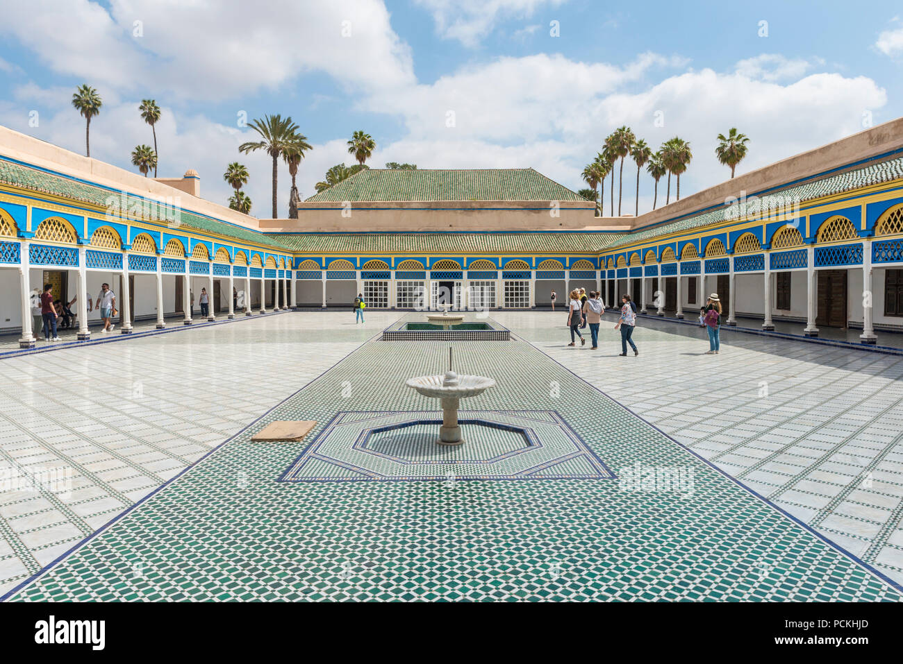 Ornate courtyard with columns and fountain, Arabic ornamentation ...