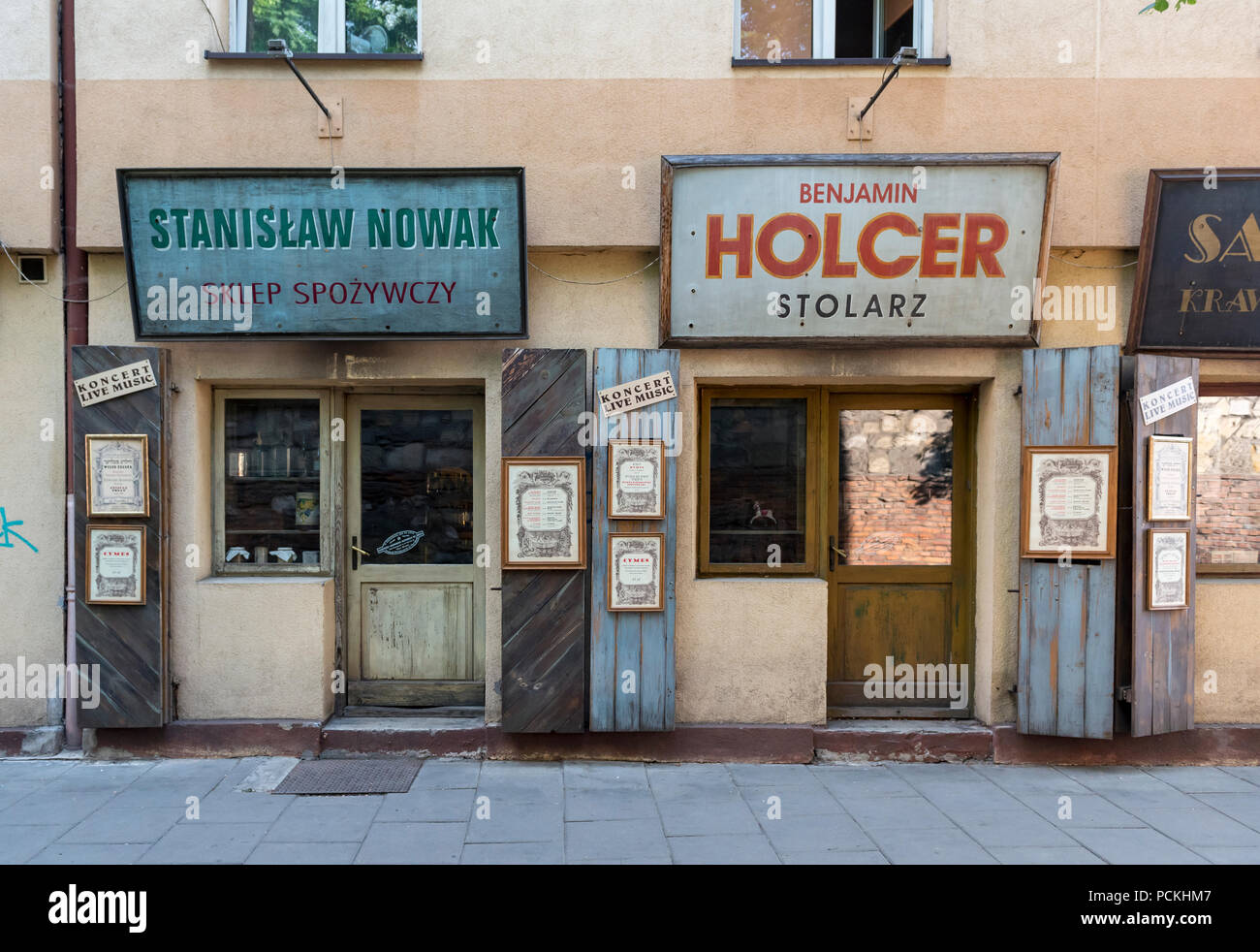 Traditional shop fronts hi-res stock photography and images - Alamy