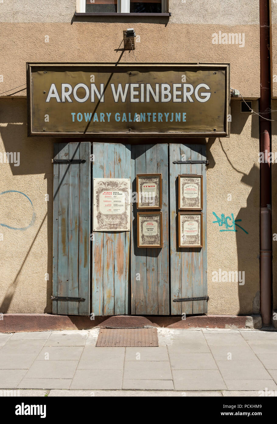 Row shop fronts hi-res stock photography and images - Alamy