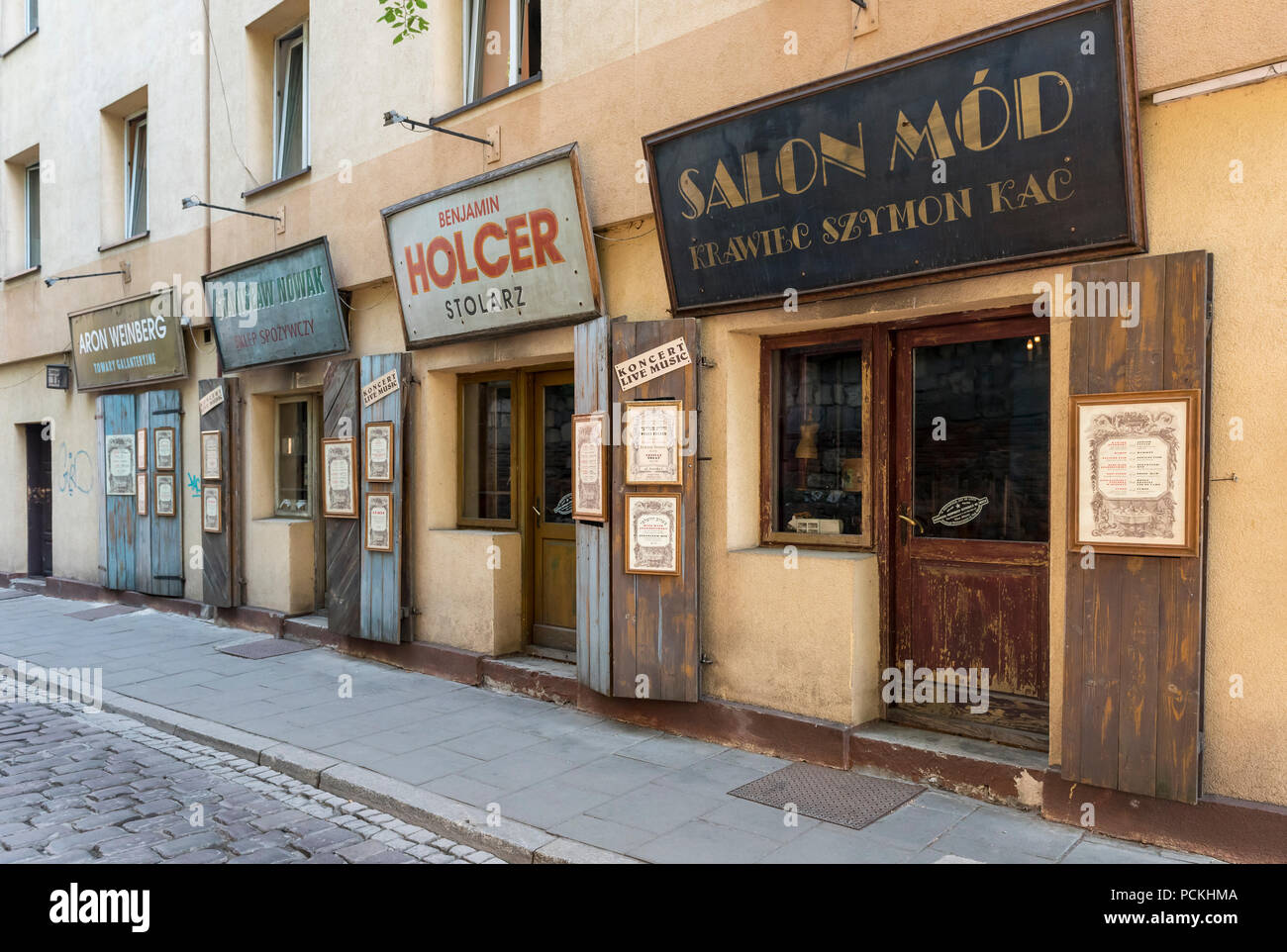Traditional shop fronts hi-res stock photography and images - Alamy
