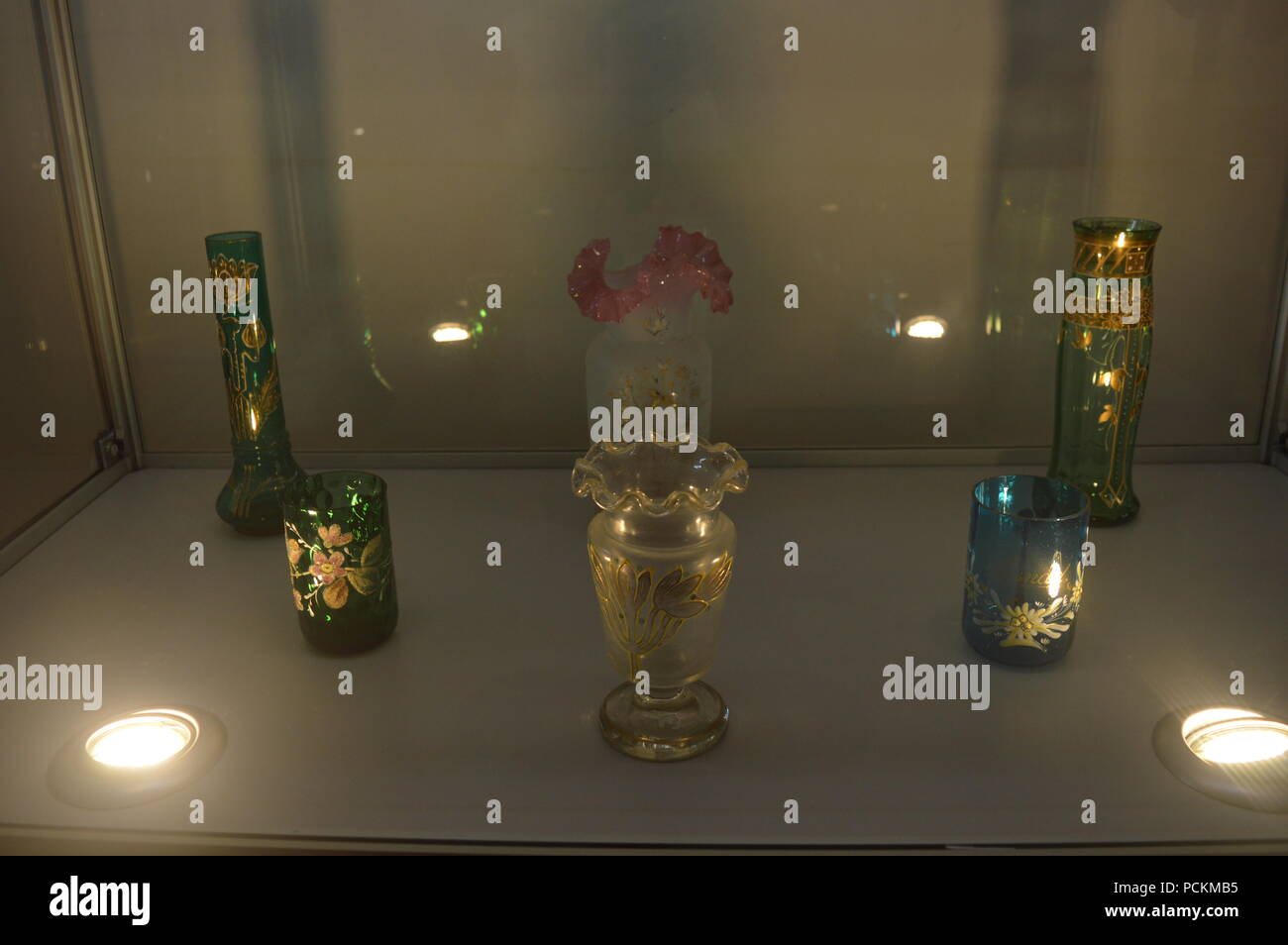 Historical flower vase hi-res stock photography and images - Alamy