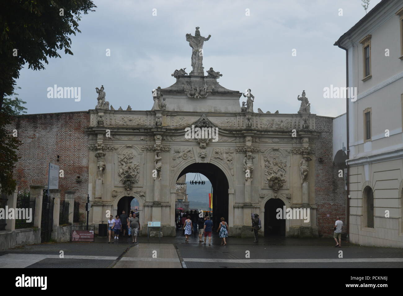Gate fortress hi-res stock photography and images - Alamy