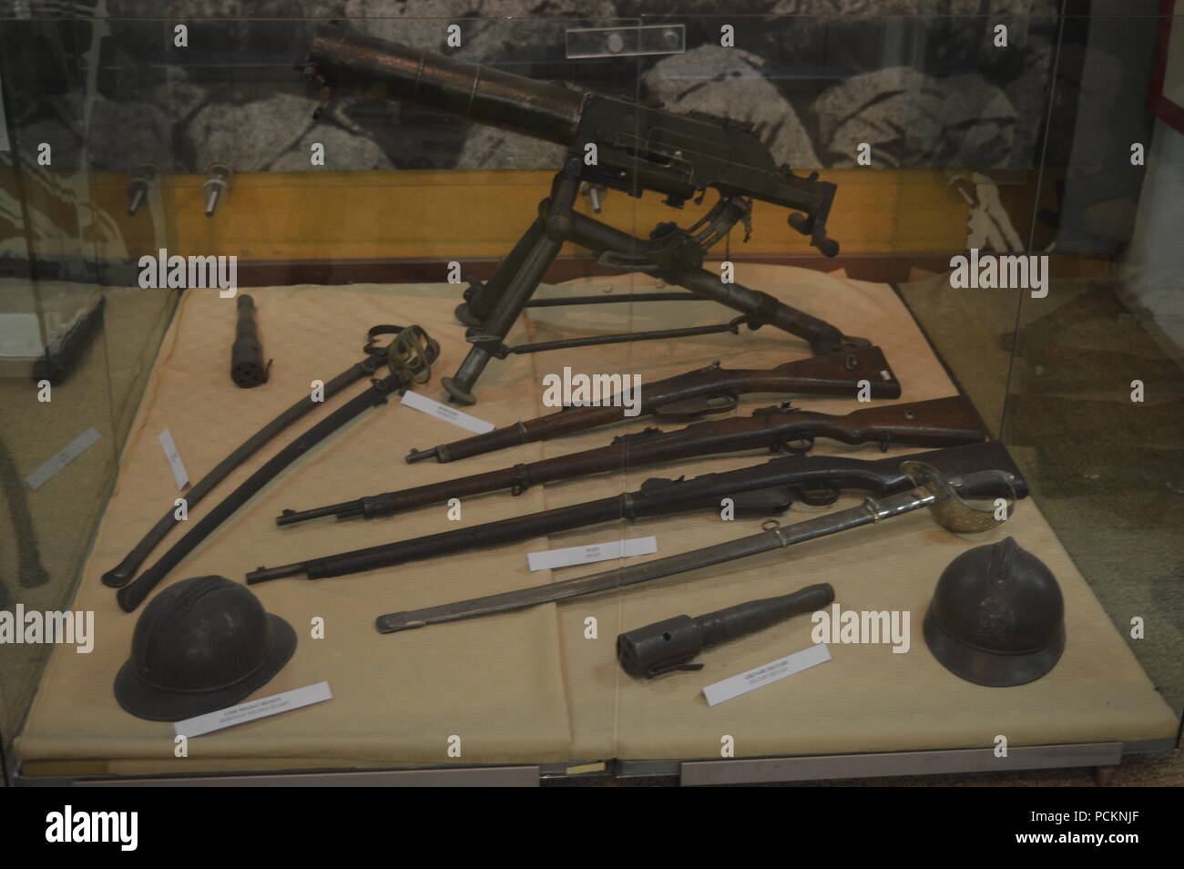 Historic guns hi-res stock photography and images - Alamy