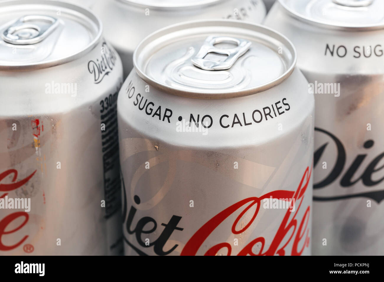Coke cans hi-res stock photography and images - Alamy