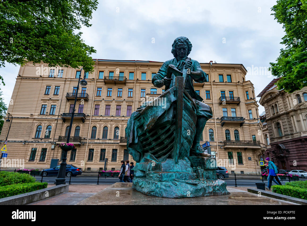 Monument of Peter the Great building a wooden ship Stock Photo - Alamy