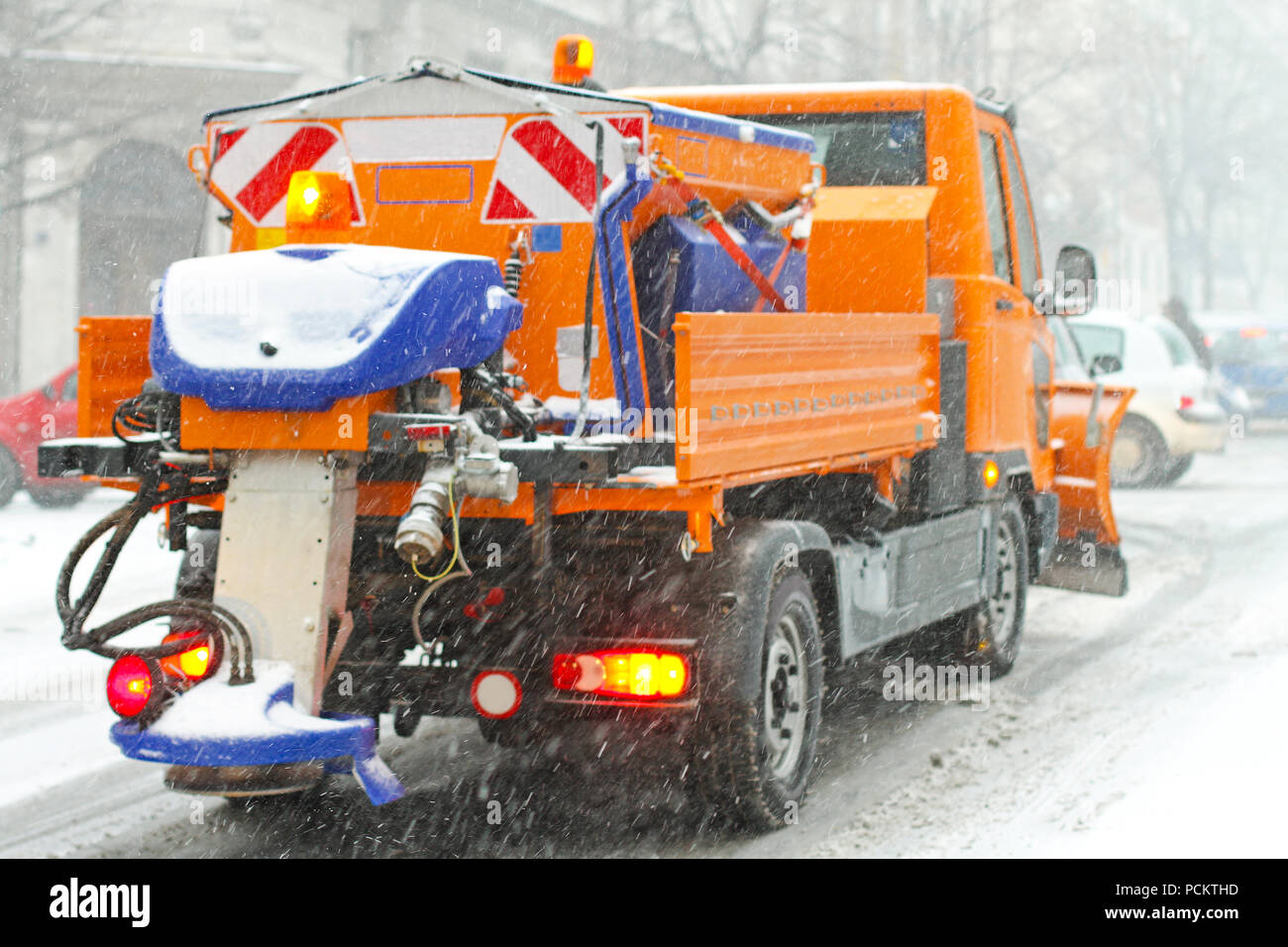 Spreader truck in winter hi-res stock photography and images - Alamy
