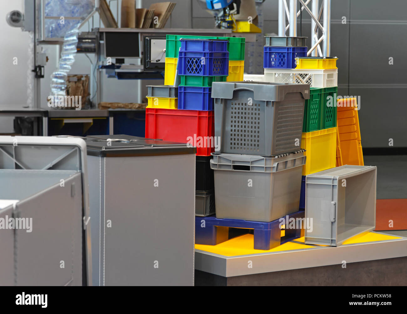 Plastic crates and boxes for transport logistics Stock Photo - Alamy