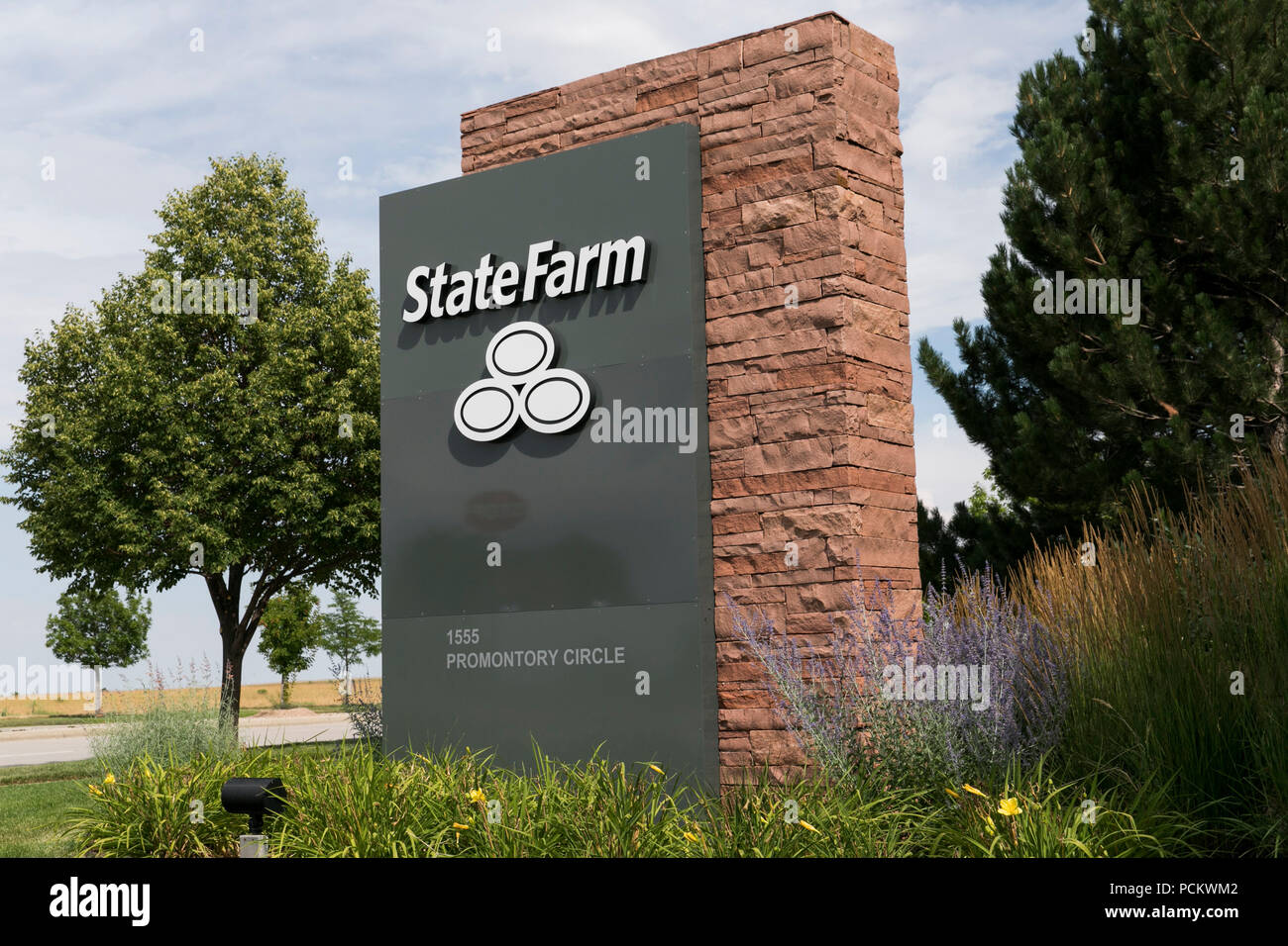 State farm logo hi-res stock photography and images - Alamy