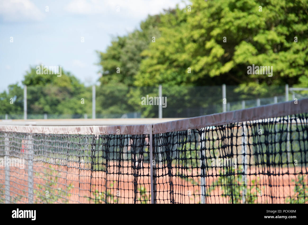 Tennis net on a clay court Stock Photo - Alamy