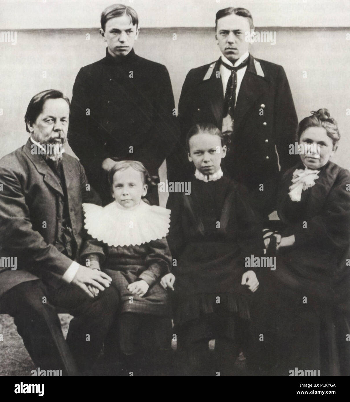 Alexander Popov with his family 1903 Stock Photo - Alamy