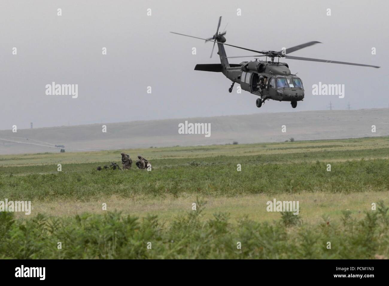 A Georgia Army National Guard UH-60 Black Hawk from the Marietta based ...