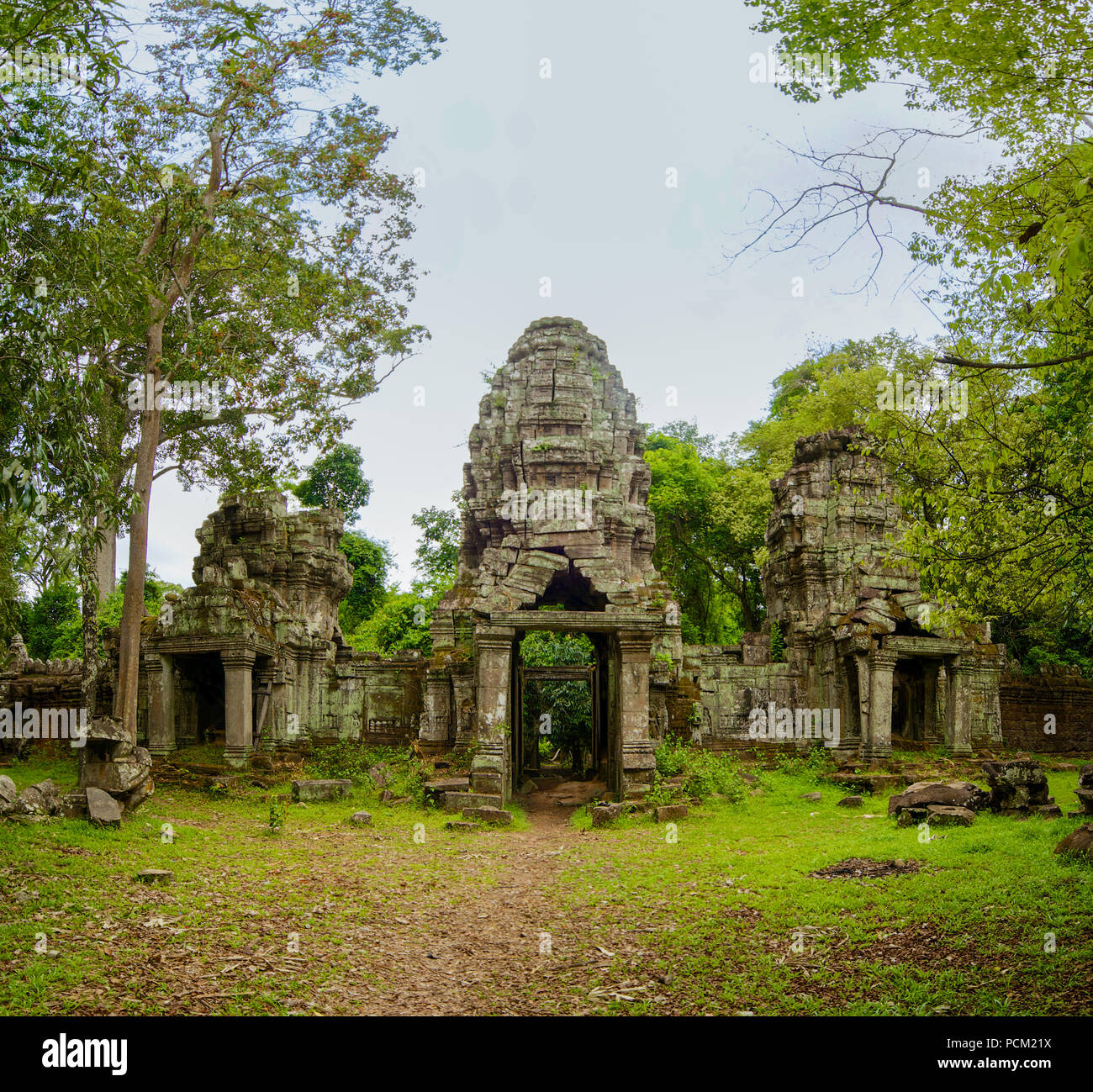 Buddhist altar in wat cambodia hi-res stock photography and images - Alamy