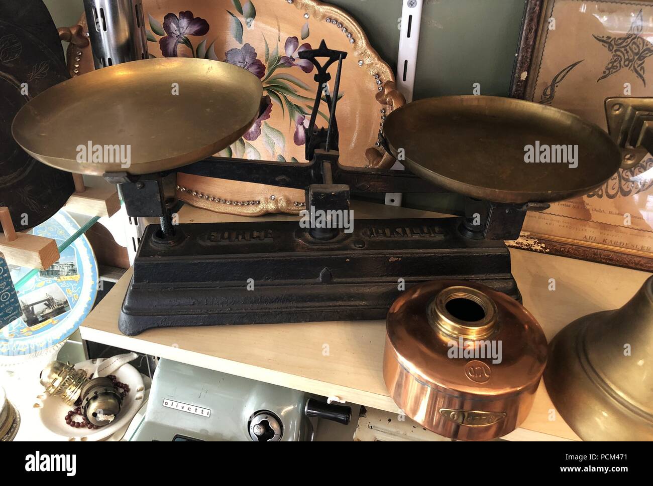 Vintage scales hi-res stock photography and images - Alamy