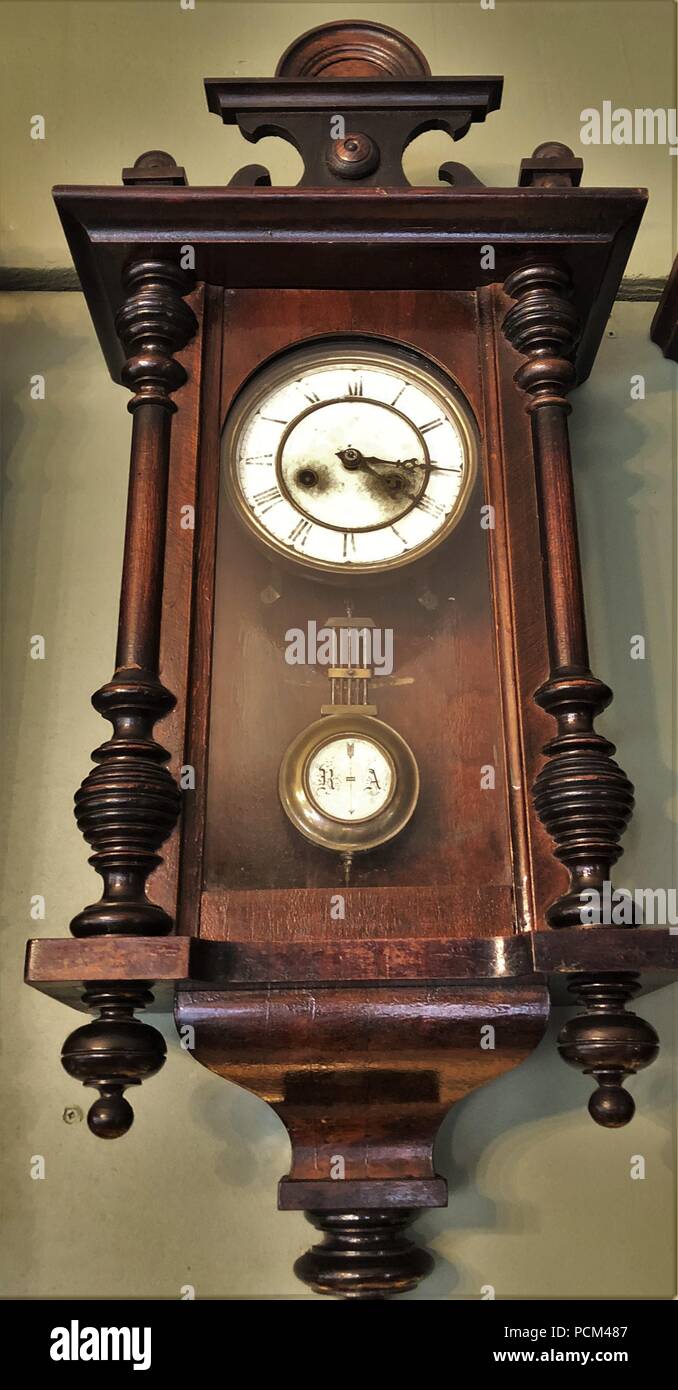 Antique clocks hi-res stock photography and images - Alamy