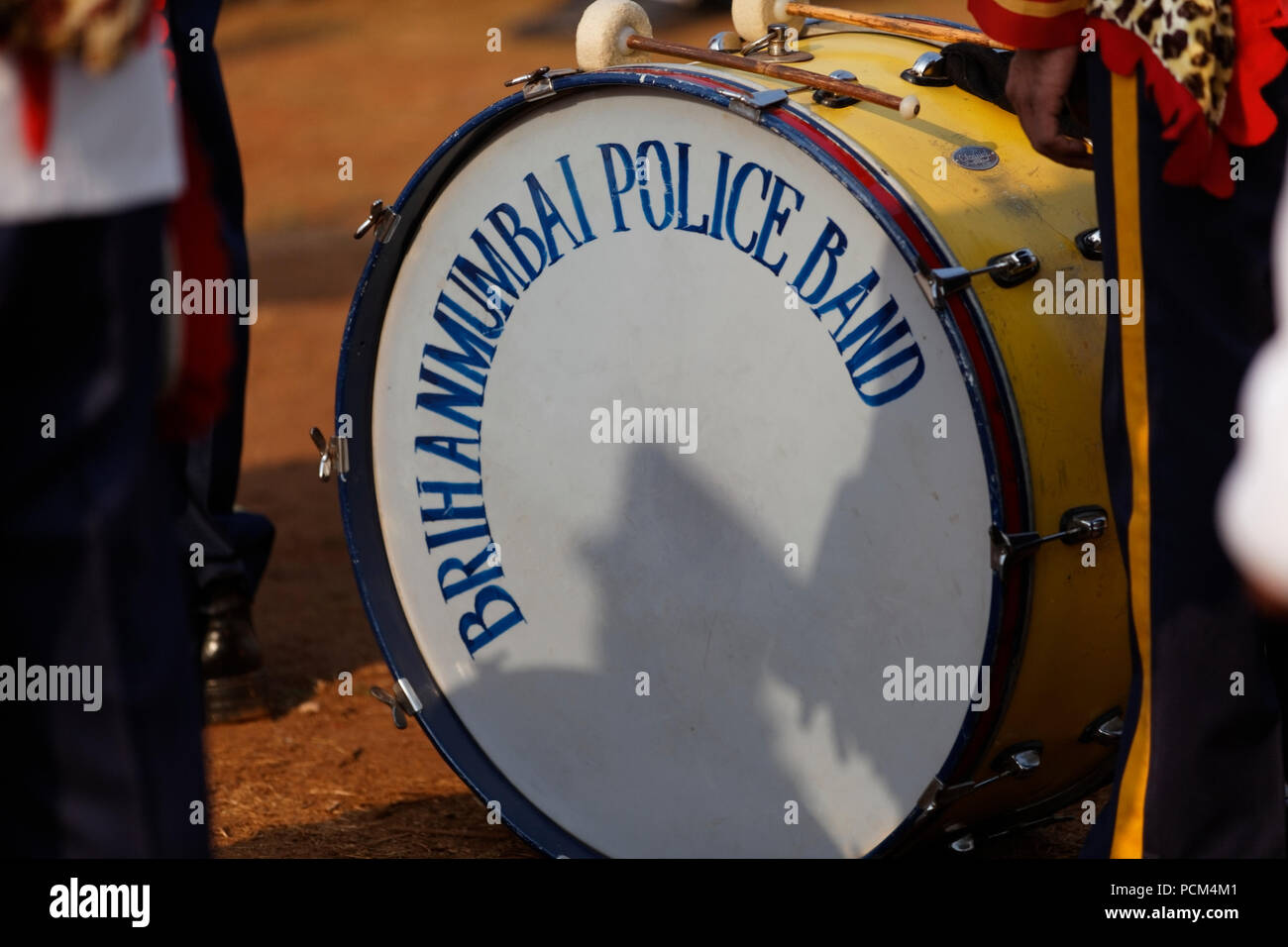 Mumbai Police band playing different instruments on Indian Republic day ...