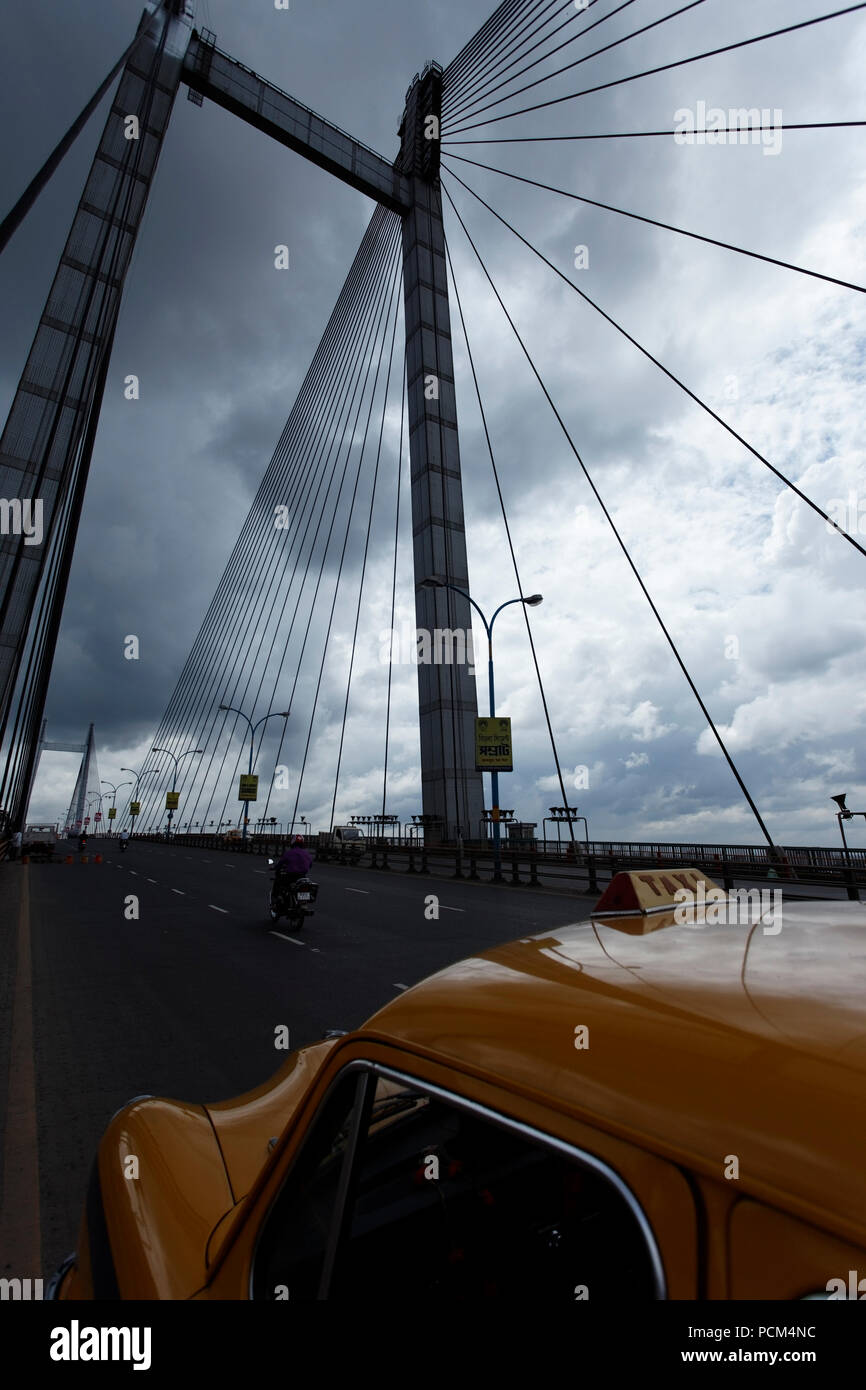 The Vidyasagar Setu Bridge Over Hooghly River, Kolkata, India Stock ...