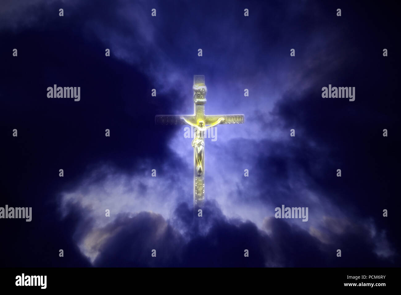 Sky christian glowing cross hi-res stock photography and images - Alamy