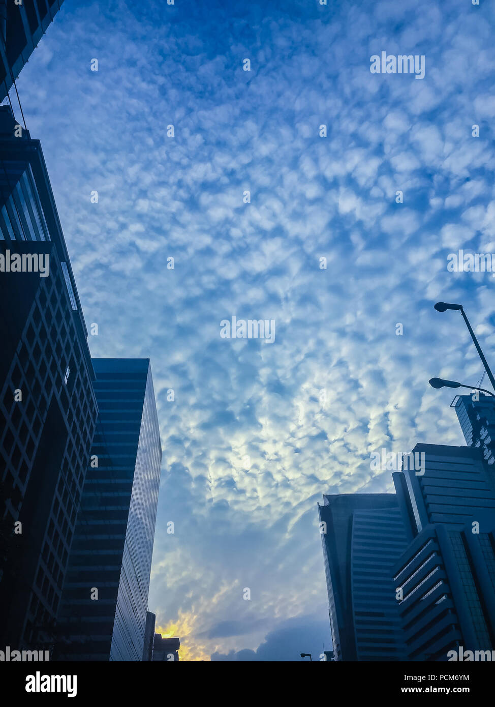 Cloudscape over tall buildings hi-res stock photography and images - Alamy