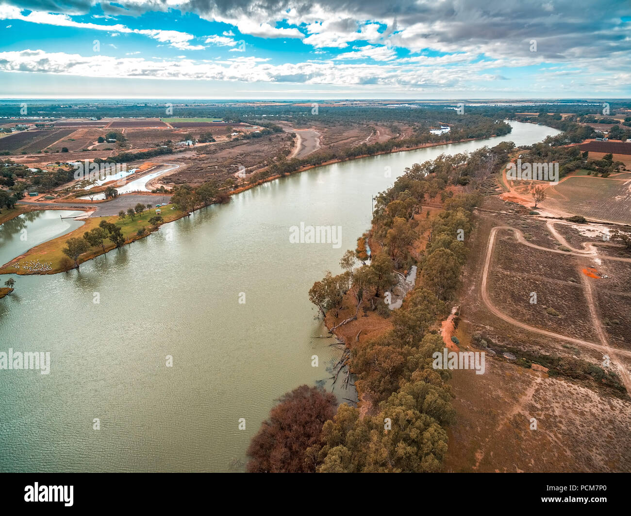 Murray River flowing through agricultural fields and native Australian ...