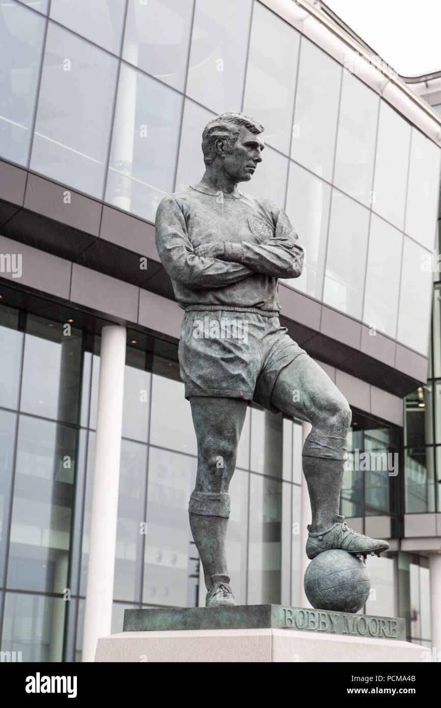 Bobby Moore,famous,West Ham United,defender,in,football,kit,ball ...